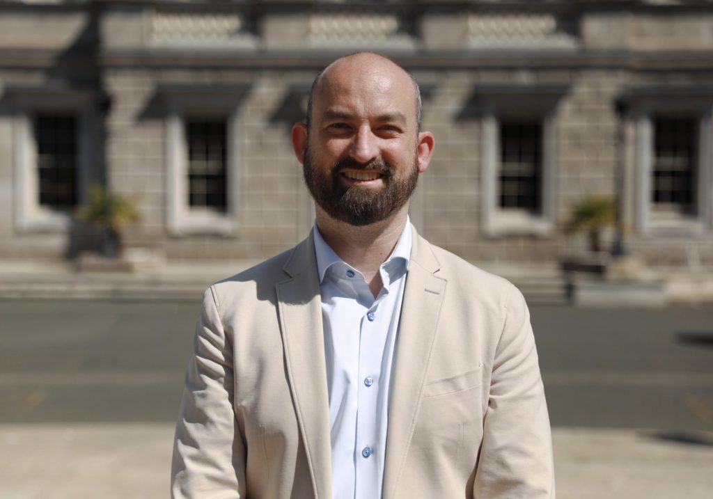 Minister must intervene as Silk Road Cafe closure brought to High Court ...